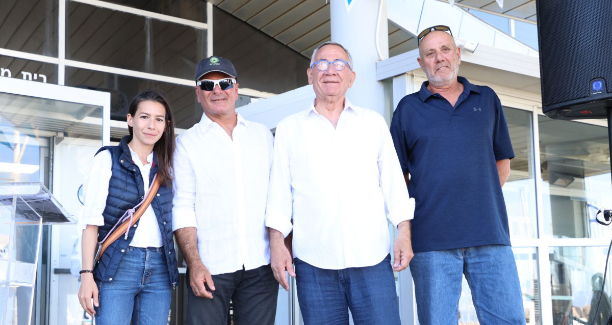 חגיגה בכחול-לבן באוויר בים וביבשה • שרון אונליין