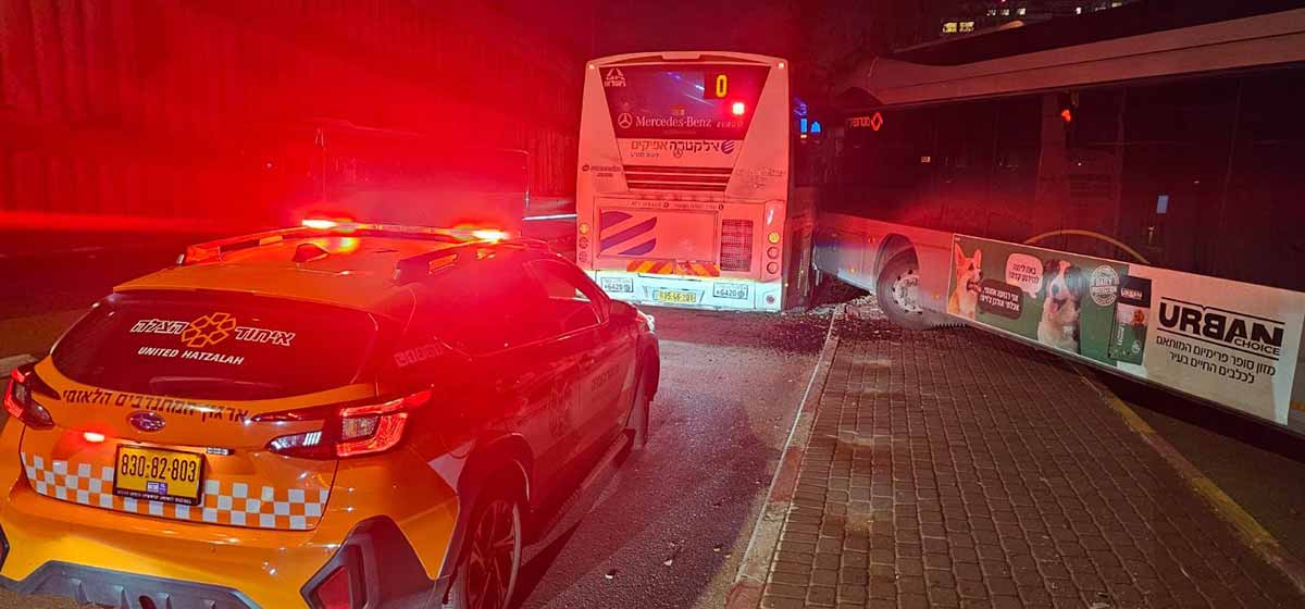 אוטובוסים התנגשו ברחוב יורדי ים • שרון אונליין
